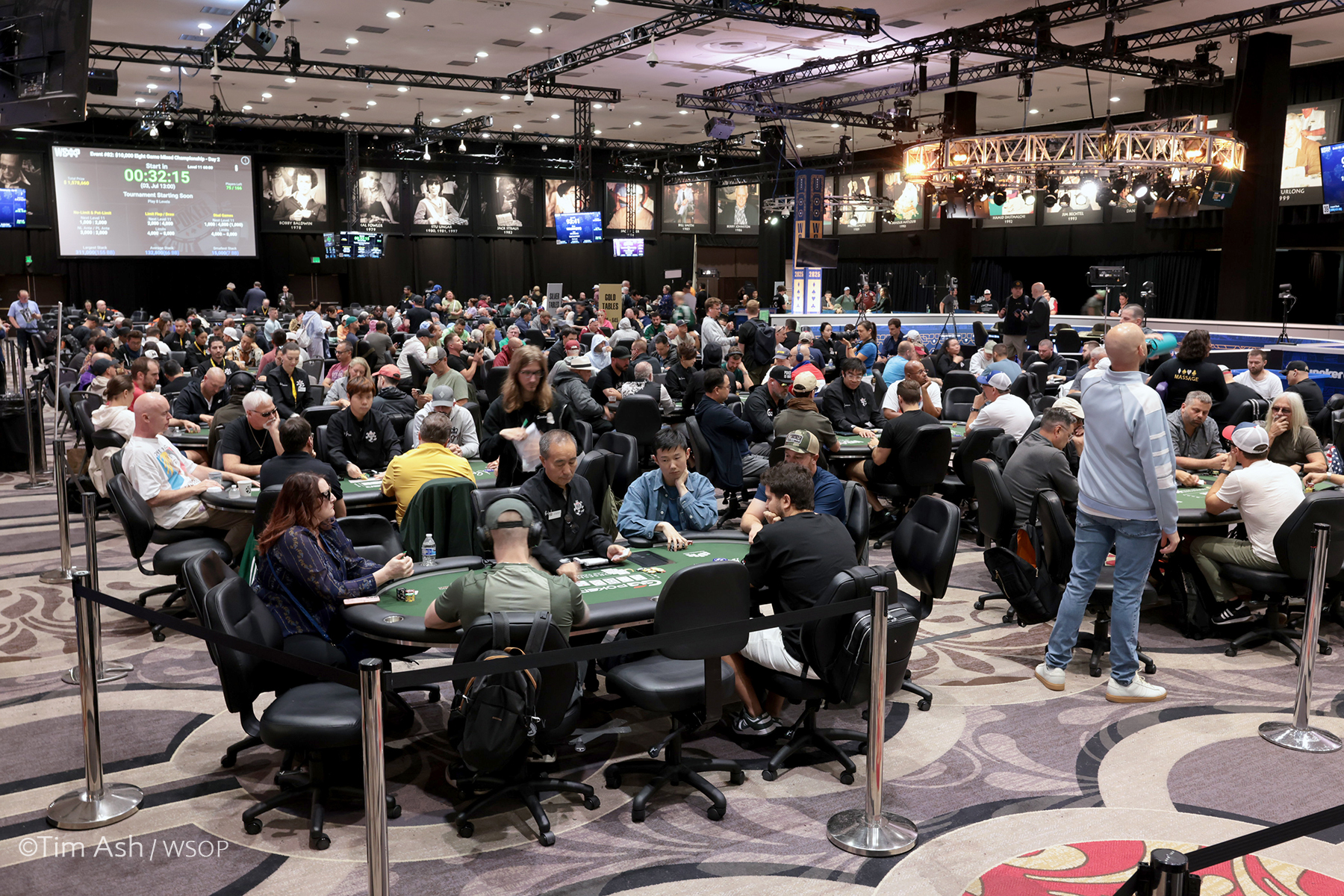 WSOP 2025: Phil Hellmuth steigt beim Main Event ein (Chip Count Update ...